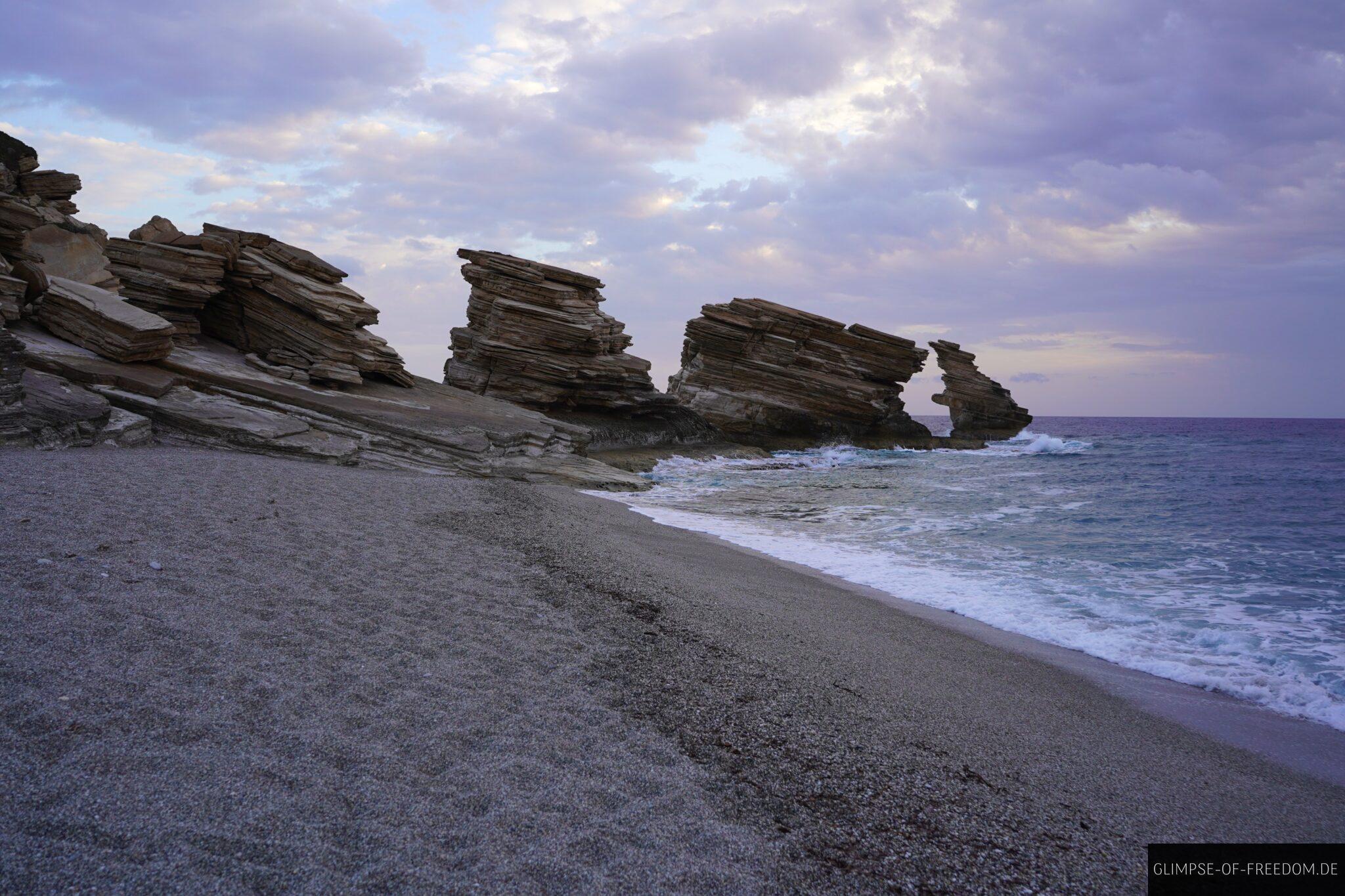 Triopetra Beach - Großer Strand mit Felsformationen [Kreta]